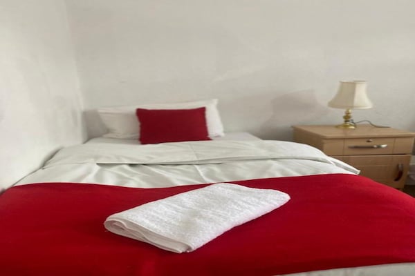 Standard Triple Room - Shared - Ilford