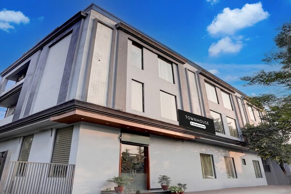 Townhouse By Oyo Red Cross Amritsar Formerly Amar Villa - Amritsar