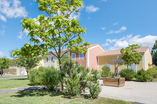 Le Domaine D'ensã©rune	Maison Avec Salon Et Coin Nuit 4 Personnes - Béziers