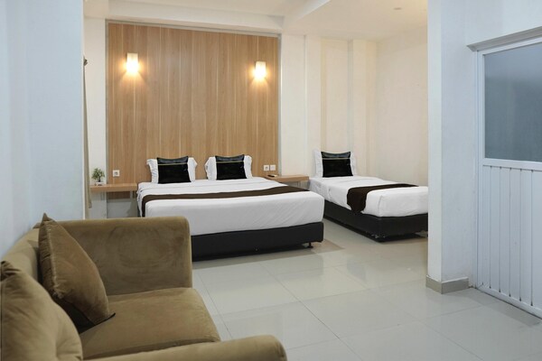 Family Friendly Suite W/free Wifi Parking And Pool - Padang