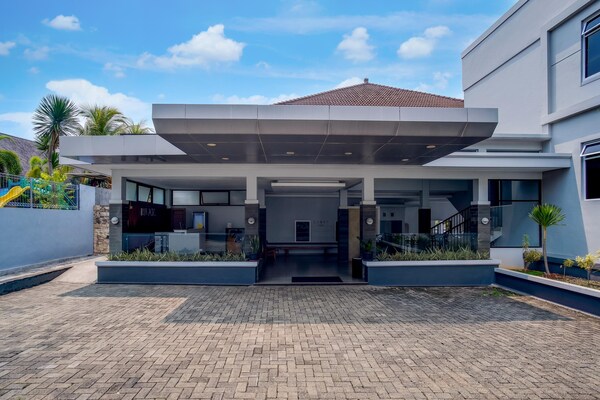 Kuraya Elegant Twin Room - Bandar Lampung