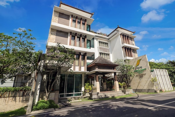 Suite Double Stay Near Legian Beach - Legian