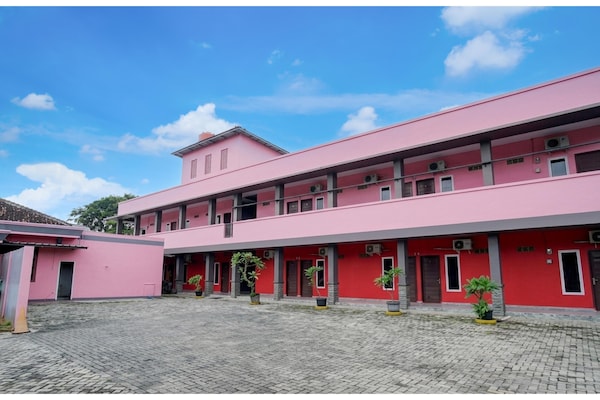 Yasmine Syariah Deluxe Retreat - Bandar Lampung