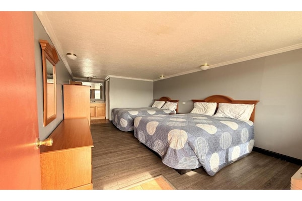 2 Queen Bed Smoking - Wyoming