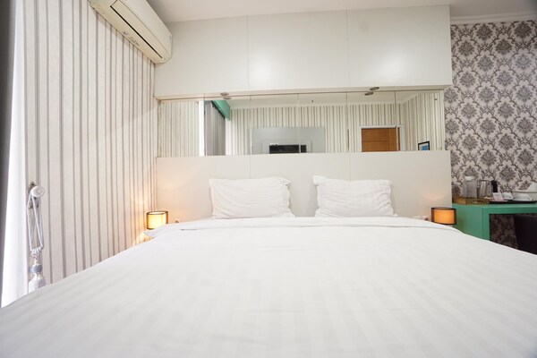 Oak Damar • Deluxe Comfort Room - Gresik