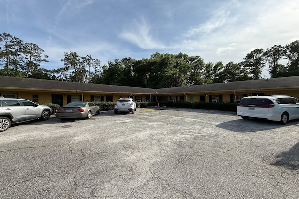 Suite - King Bed Non - Smoking - Kingsland, GA